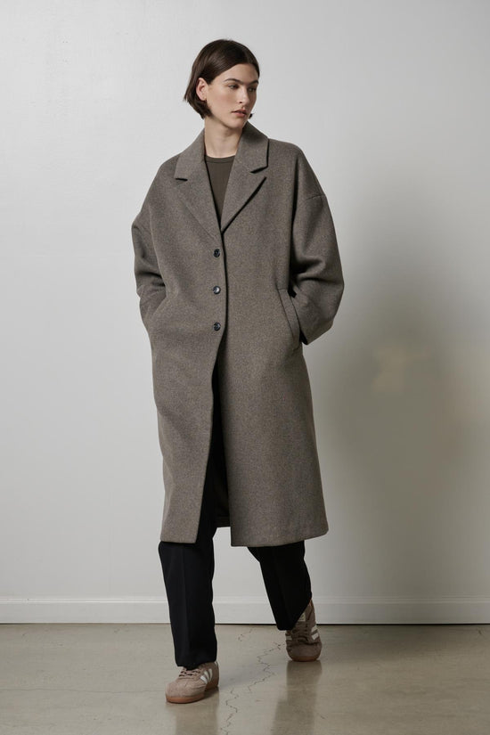 HUNTINGTON COAT – Velvet by Graham & Spencer